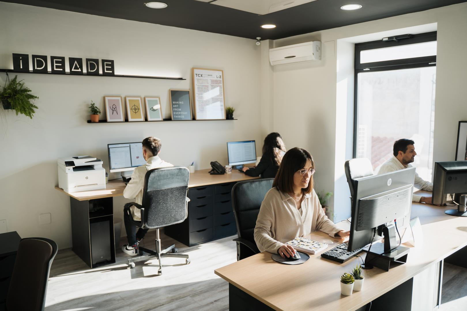 Agencia de branding, publicidad, diseño gráfico y espacios